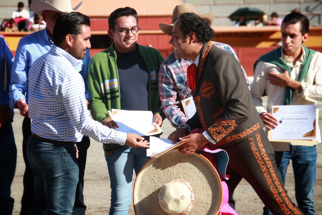 Fermín Rivera y Héctor Gabriel triunfan en emotivo Festival de apoyo ...