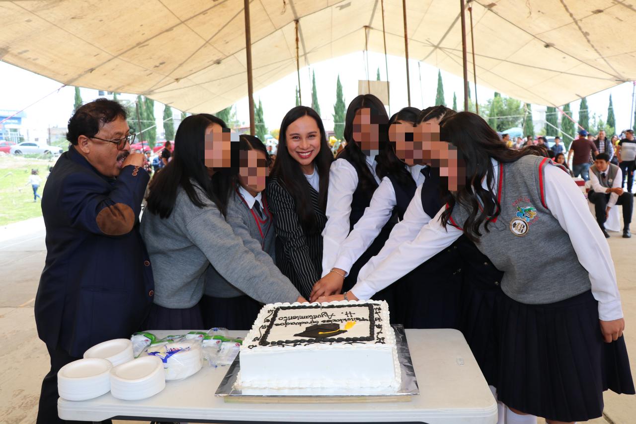 Aline Lazo apadrina a la generación 2022-2025 del CBTA 134 Ixtenco y ...